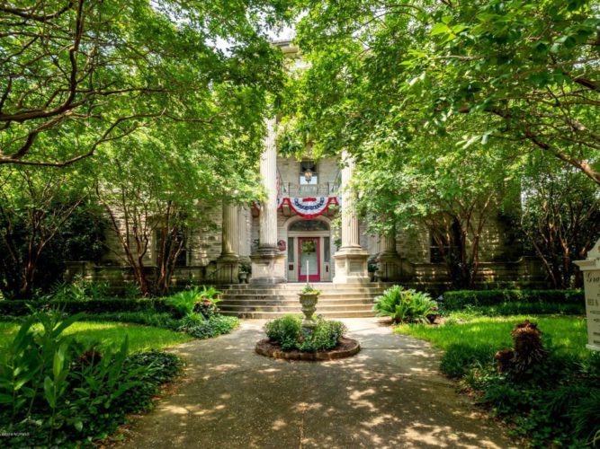 Whoa, stunning! Graystone Inn located in Wilmington, NC. Circa, 1905 ...