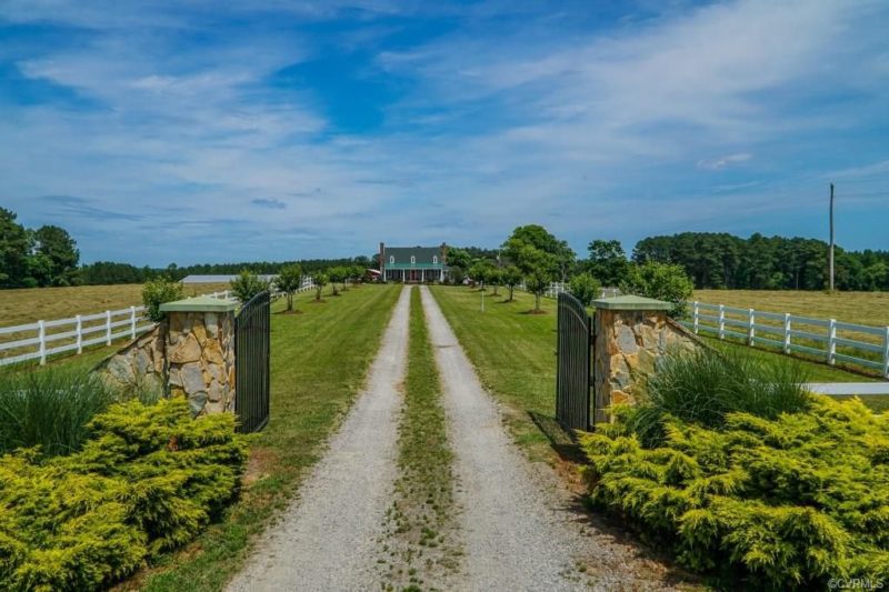 ‘Four Chimney Farm’ The kitchen! Circa, 1890 on 79 acres in Virginia ...