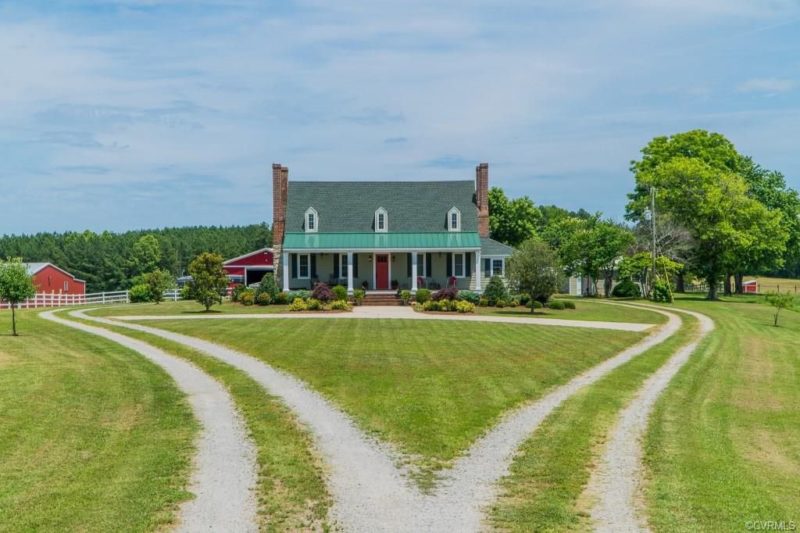 ‘Four Chimney Farm’ The kitchen! Circa, 1890 on 79 acres in Virginia ...