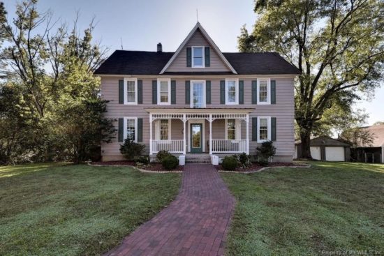 Love this Williamsburg, VA house! Circa 1905. $323,000 – The Old House Life