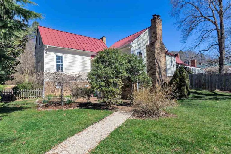 Colonial Cottage, Circa 1780 in Virginia. $349,900 - The Old House Life
