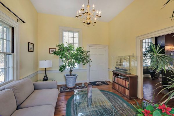 Colonial Cottage, Circa 1780 in Virginia. $349,900 – The Old House Life