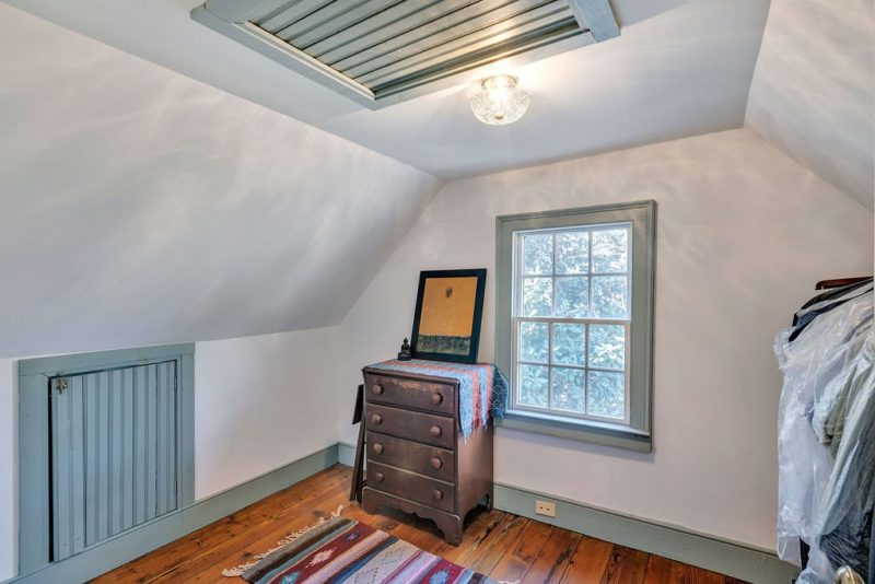 Colonial Cottage, Circa 1780 in Virginia. $349,900 - The Old House Life