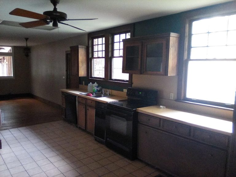 Wow! What an interesting house! Circa 1925 in Mississippi. $200,000 ...