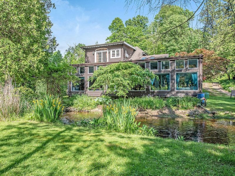 Like a fairytale! Over seven acres in Michigan with a guest house ...