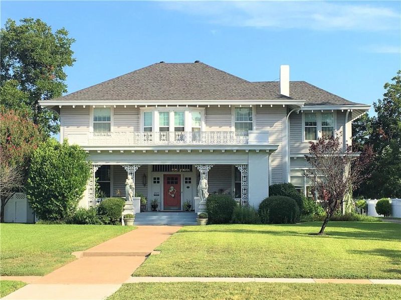 Spencer House Bed and Breakfast, Circa 1917 in Waco, Texas. $334,000 ...