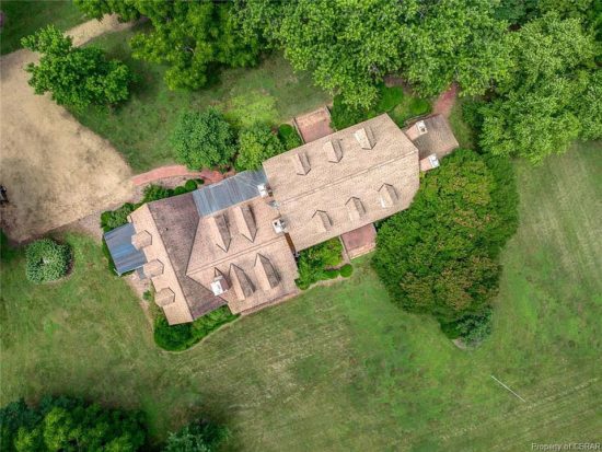 Dream property! Spring Hill Farm, Circa 1706. On 23 waterfront acres in ...