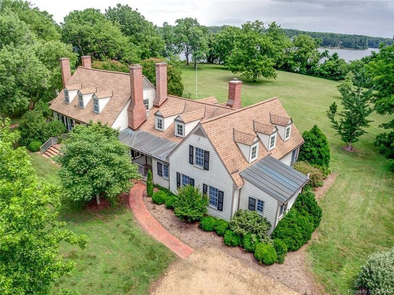 Dream property! Spring Hill Farm, Circa 1706. On 23 waterfront acres in ...