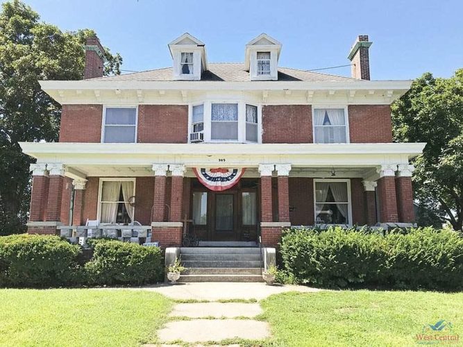 Off market. The Crome House, Circa 1904 in Missouri. American ...