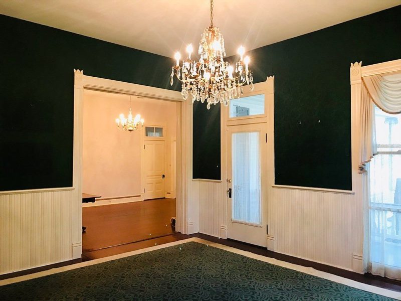 Really nice! Nathan McGee House, Circa 1892. On 1/2 acre in Mississippi ...
