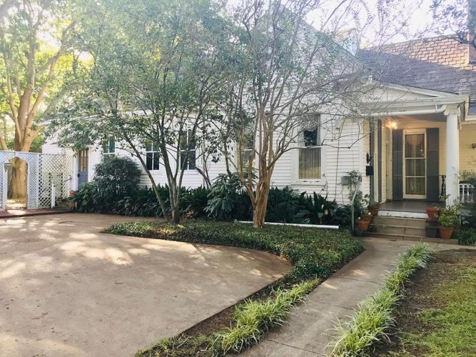 Really nice! Nathan McGee House, Circa 1892. On 1/2 acre in Mississippi ...