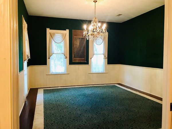 Really nice! Nathan McGee House, Circa 1892. On 1/2 acre in Mississippi ...