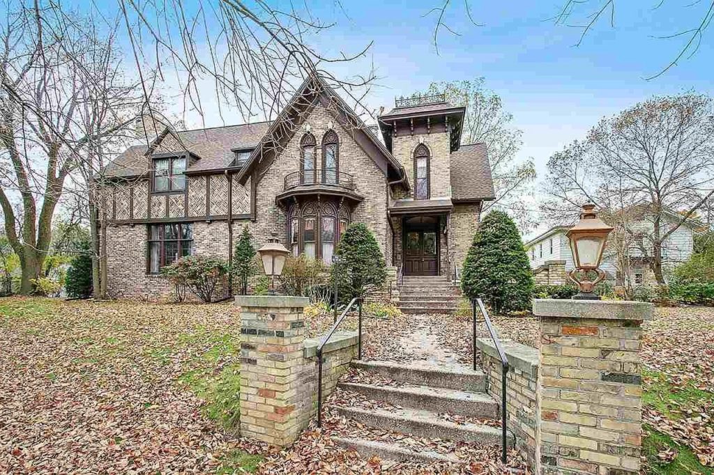Sold. I want the library! The Rahr House, Circa 1863 in Wisconsin ...