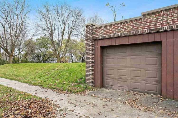 Sold. I want the library! The Rahr House, Circa 1863 in Wisconsin ...
