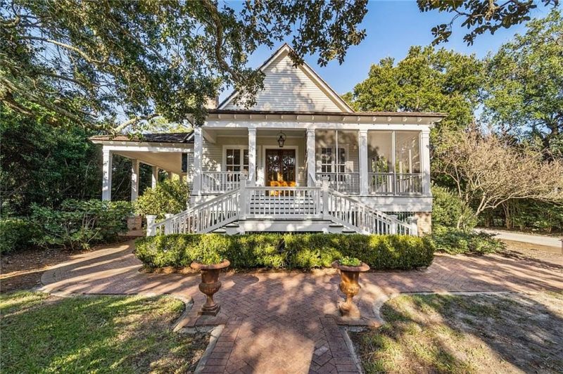 WOW! Fully furnished waterfront home and even a boat. Has guest house ...