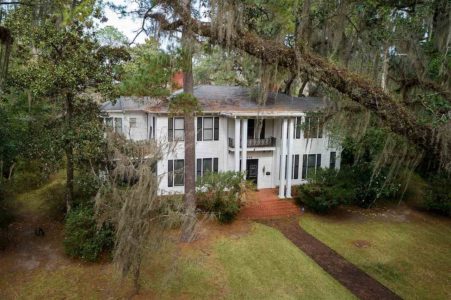 Beautiful interior! Circa 1840. On one acre in Florida. $350,000 – The ...