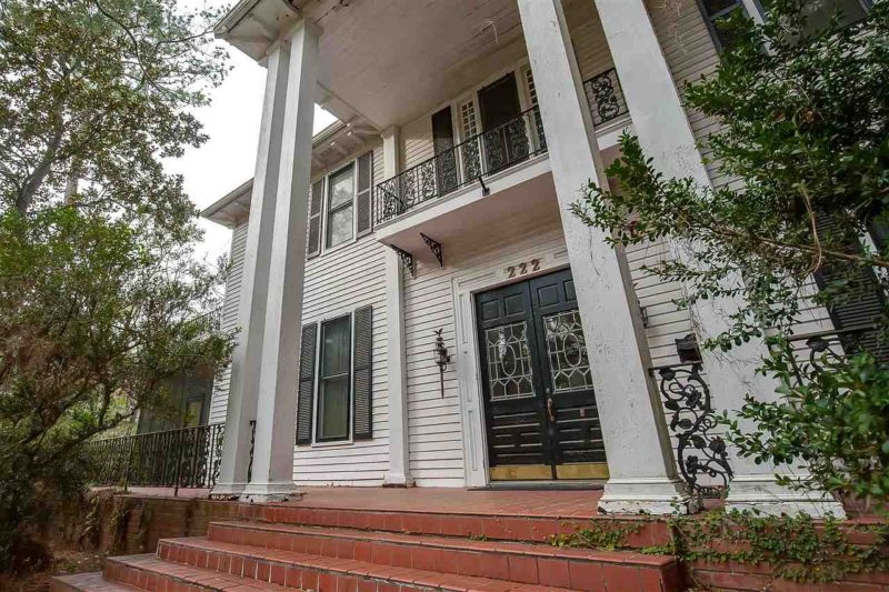 Beautiful interior! Circa 1840. On one acre in Florida. $350,000 – The ...