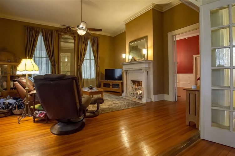 Beautiful interior! Circa 1840. On one acre in Florida. $350,000 – The ...