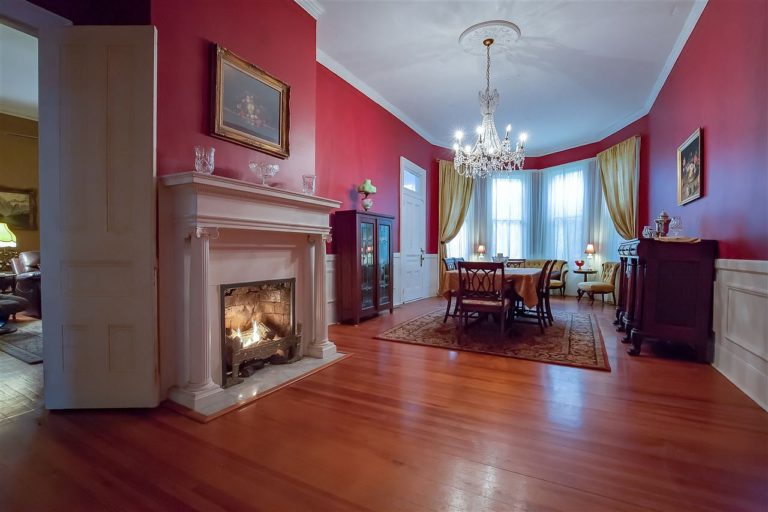 Beautiful interior! Circa 1840. On one acre in Florida. $350,000 – The ...