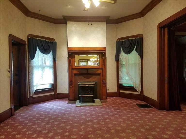 Beautiful windows! Circa 1900 in Indiana. $159,900 – The Old House Life