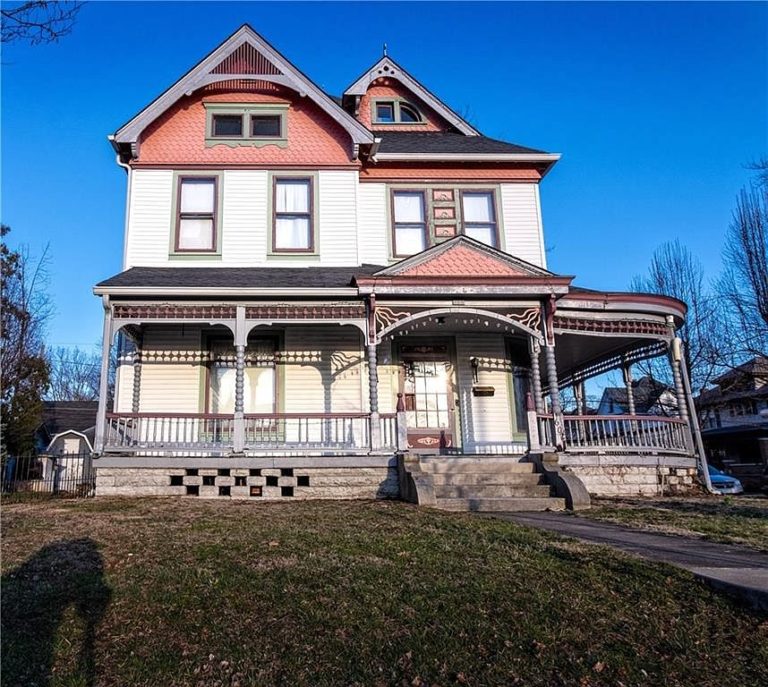 Beautiful windows! Circa 1900 in Indiana. $159,900 – The Old House Life