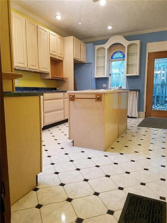 Beautiful windows! Circa 1900 in Indiana. $159,900 – The Old House Life