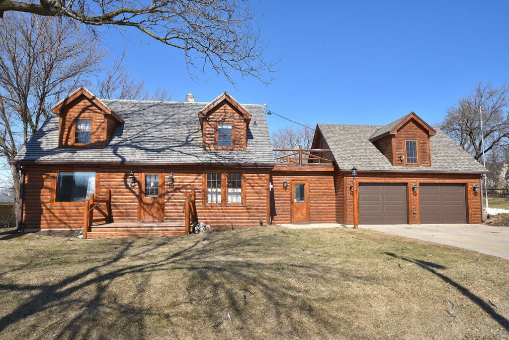 Sold. Log house in Wisconsin. Circa 1939. $179,900 – The Old House Life