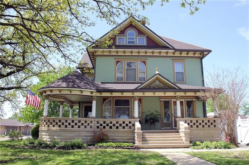 Amazing details!! Has a pool! Circa 1902 in Kansas. $275,000 – The Old ...