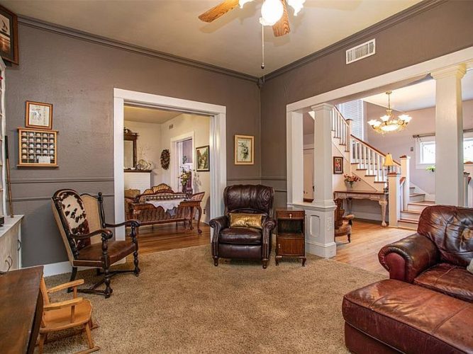 Off market. Love the screened in porch! Circa 1905 in Texas. $275,000 ...