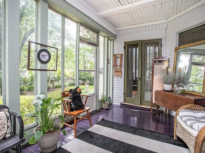 Off market. Love the screened in porch! Circa 1905 in Texas. $275,000 ...