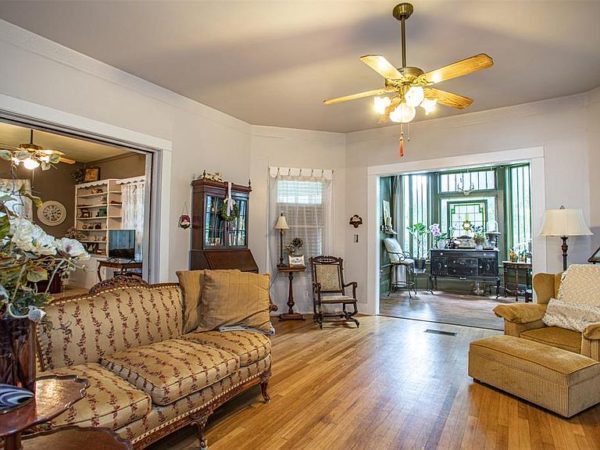 Off market. Love the screened in porch! Circa 1905 in Texas. $275,000 ...