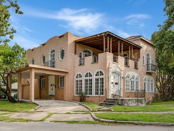 Trust me, look inside this one! Circa 1937 in Texas. $390,000 – The Old ...