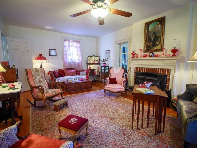 Love this! Has great curb appeal! The Wilkinson House, Circa 1937 in ...