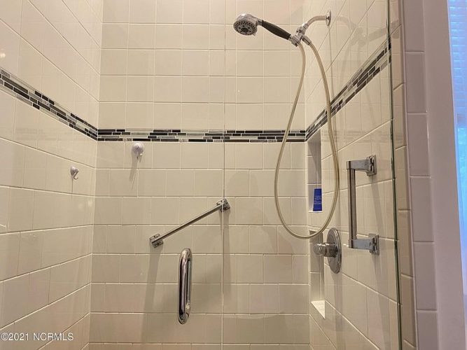 Deal of the Day! Has a pool! Almost 5,000 square feet in North Carolina ...