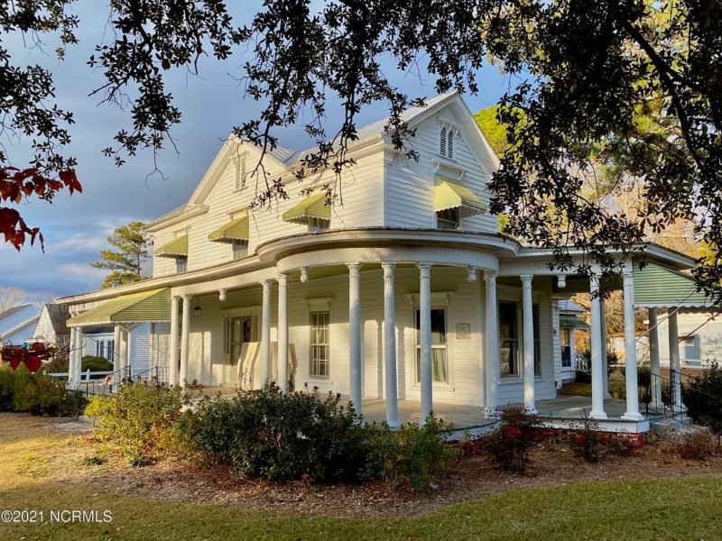 Deal of the Day! $135,000! The Slade House, Circa 1870 in North ...