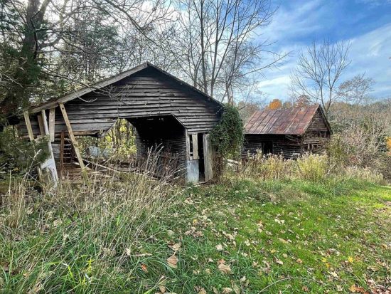 Would love to explore the outbuildings! Circa 1900. Four acres in ...