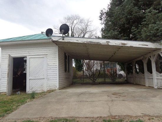 Love the white picket fence! Circa 1890 in Virginia. $95,000 – The Old ...