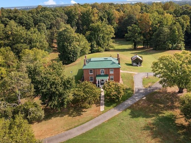 “Hundley Hall”, Circa 1820. On 26 acres in Virginia with an old general ...