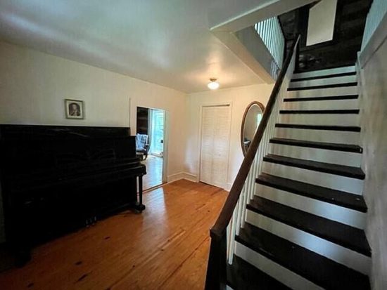 Oldest house in the county! Almost two acres in Kentucky. Circa 1797 ...