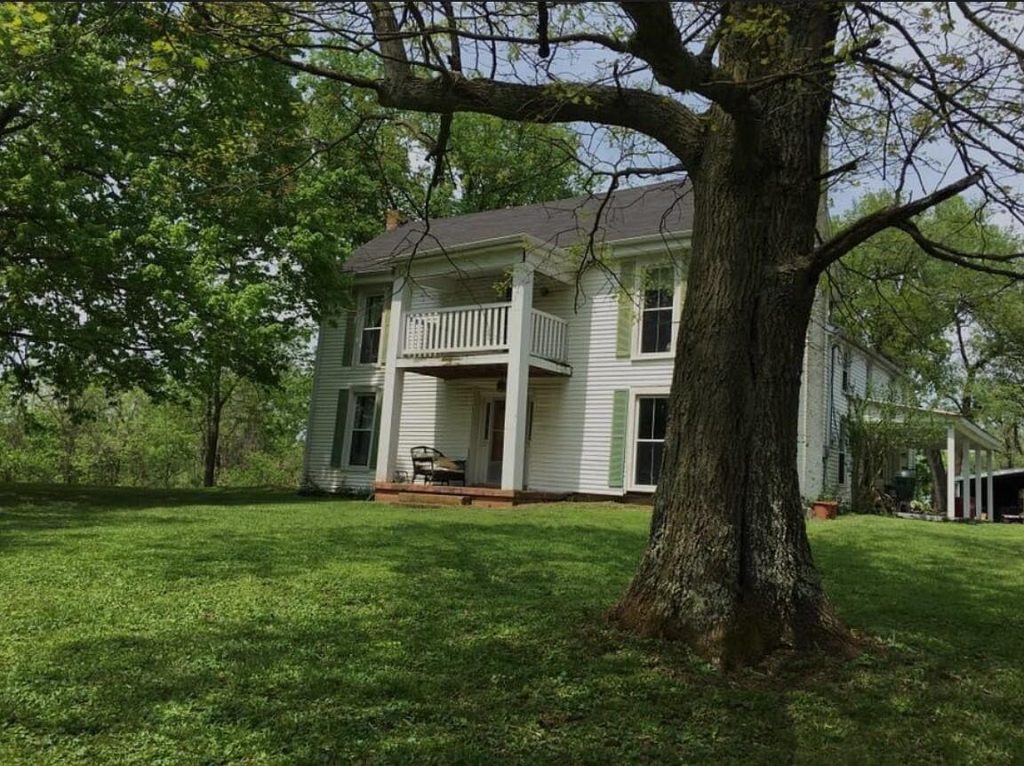 Oldest house in the county! Almost two acres in Kentucky. Circa 1797 ...
