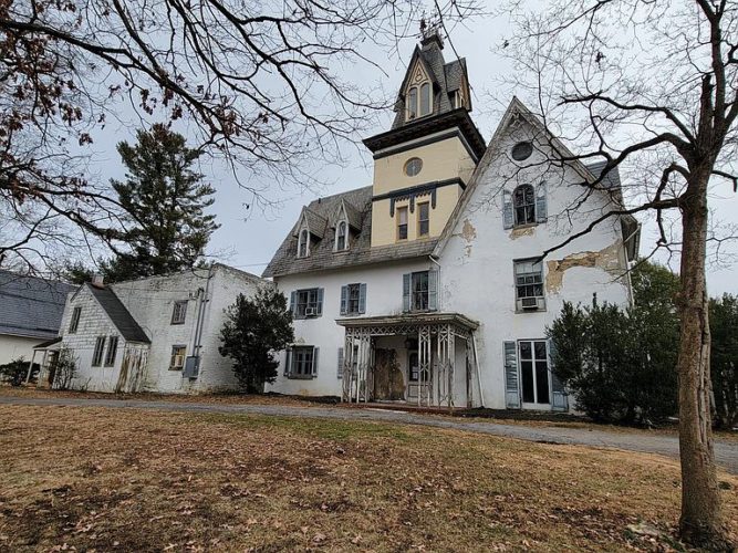 Summer home of Governor Hamilton, Circa 1855. Over one acre in Maryland ...