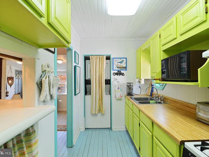 OMG! I want this beach cottage! Circa 1930 in Delaware. $295,000 – The ...