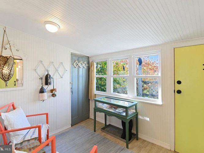 OMG! I want this beach cottage! Circa 1930 in Delaware. $295,000 – The ...