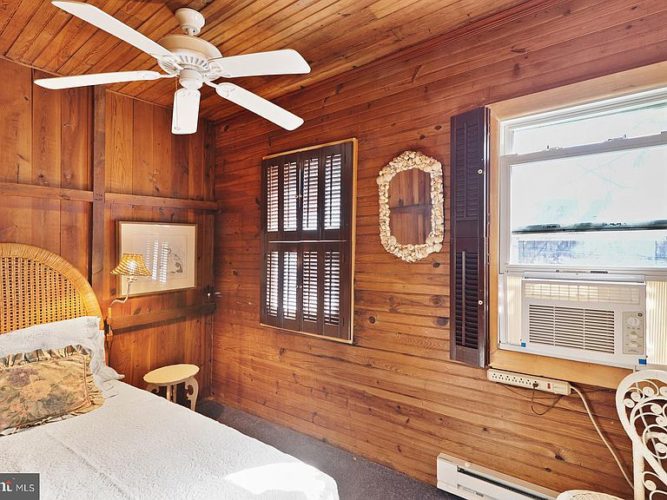 OMG! I want this beach cottage! Circa 1930 in Delaware. $295,000 – The ...