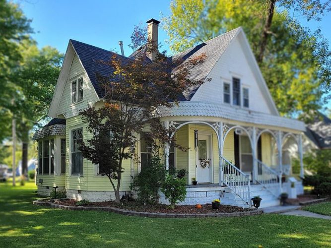 Beautiful fretwork inside! Circa 1905 in Missouri. $149,900 – The Old ...