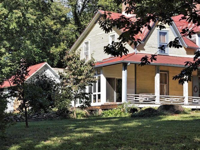 Arrowhead Farm, Circa 1880. On 161 acres in Virginia. $1,700,000 – The ...
