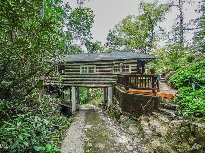 Sold. Two houses in the Tennessee mountains! Over 4 acres. $325,000 ...