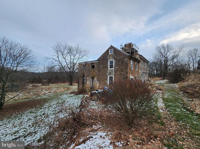 Stone house built in 1780! Over two acres in Pennsylvania. $210,000 ...