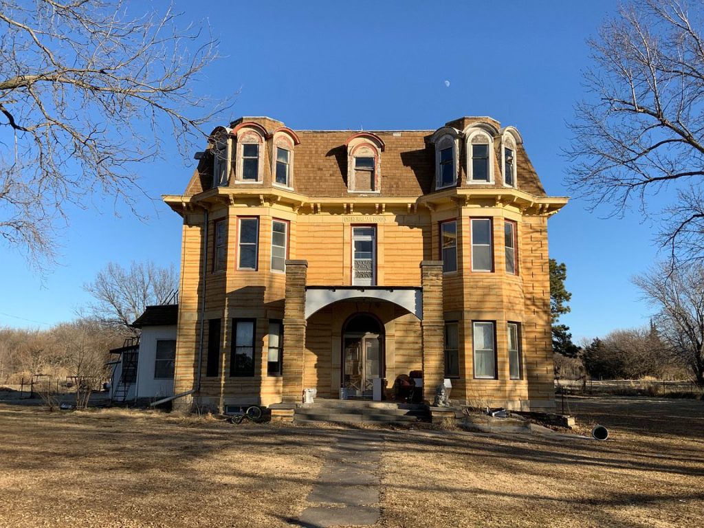 Sold. On 11 acres! 5,000 square feet. The Herrman House in Kansas ...