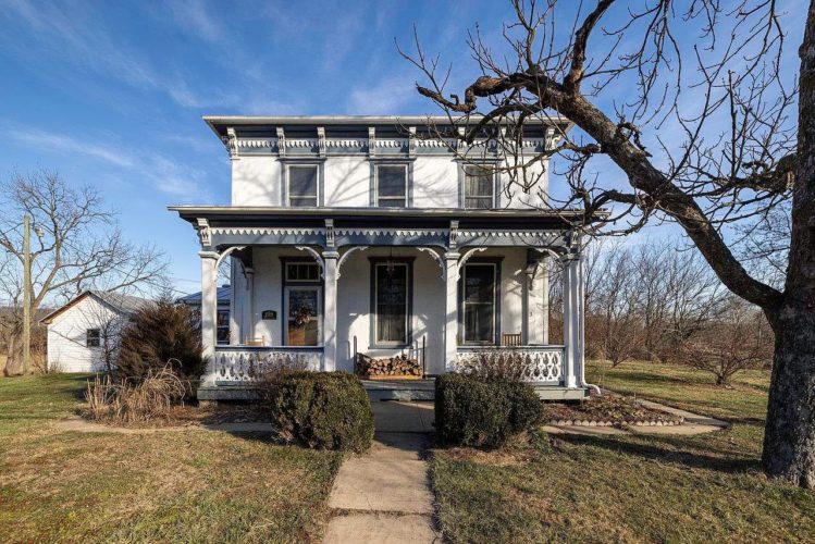 Pretty floors! Circa 1820. On 3/4 acre in Virginia. $274,900 – The Old ...